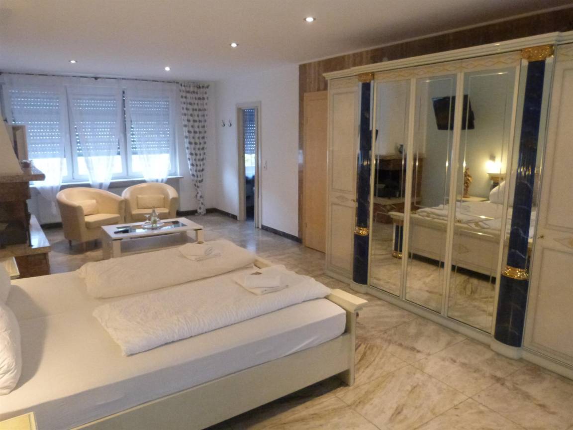 Hotel ∙ 1 Slaapkamer ∙ 2 Gasten - Leiwen