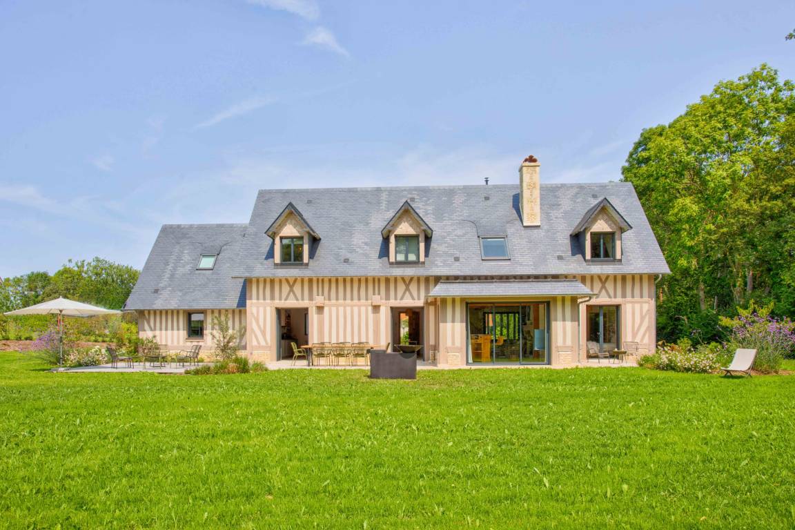 175 M² Villa ∙ 4 Bedrooms ∙ 9 Guests - Deauville