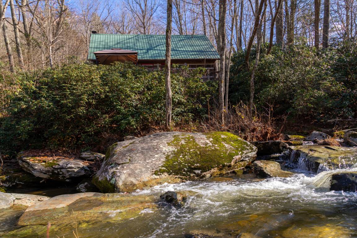 Cabin ∙ 2 Bedrooms ∙ 6 Guests - Boone, NC