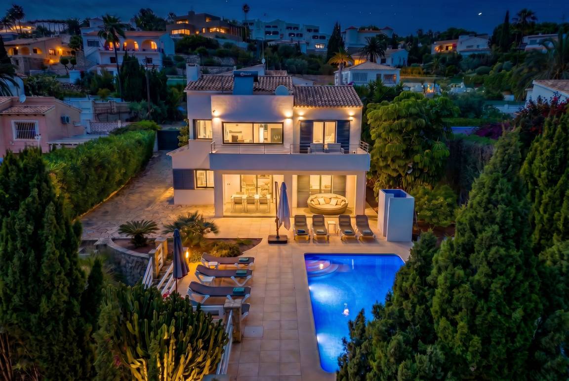 200 M² Villa ∙ 4 Bedrooms ∙ 8 Guests - Calp