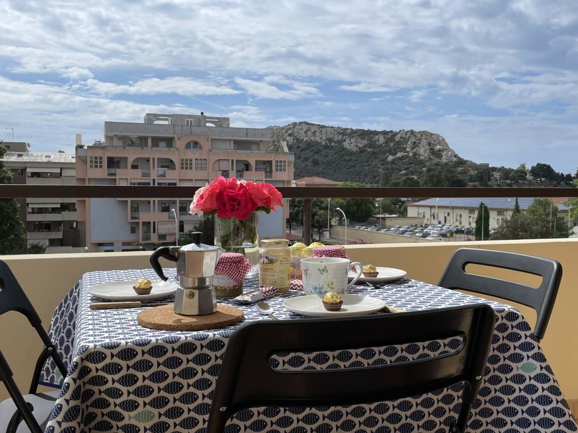 75 M² Apartamento ∙ 2 Habitaciones ∙ 6 Huéspedes - Cagliari
