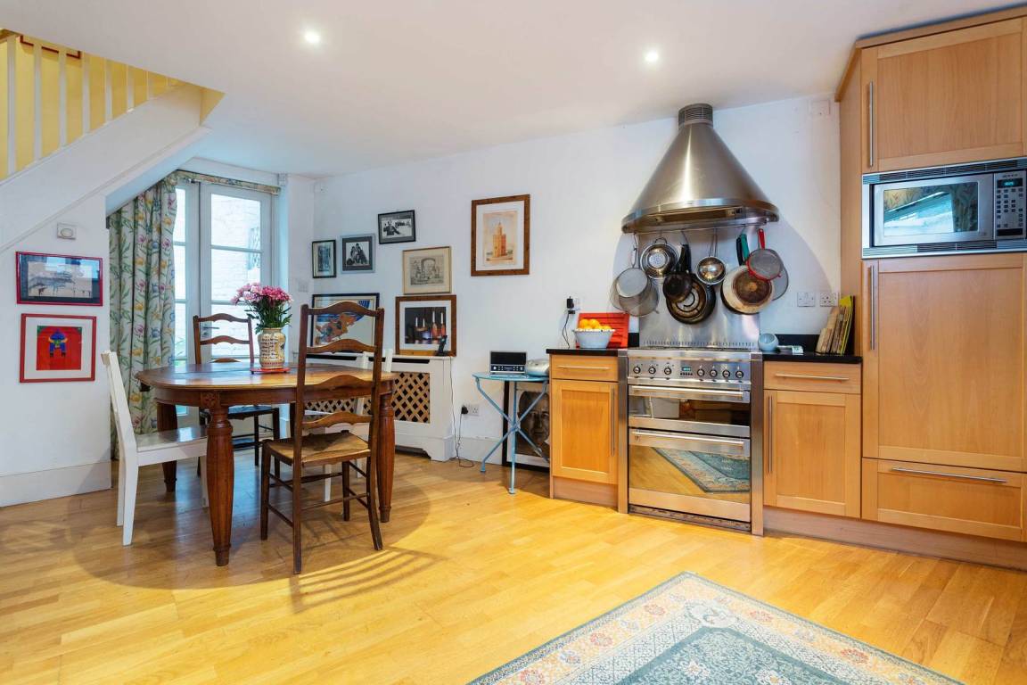 112 M² House ∙ 2 Bedrooms ∙ 4 Guests - Bloomsbury