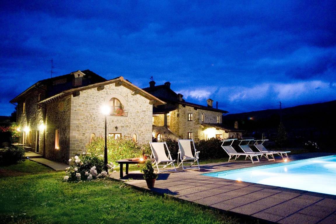 220 M² Ferienhaus ∙ 5 Schlafzimmer ∙ 12 Gäste - Poppi