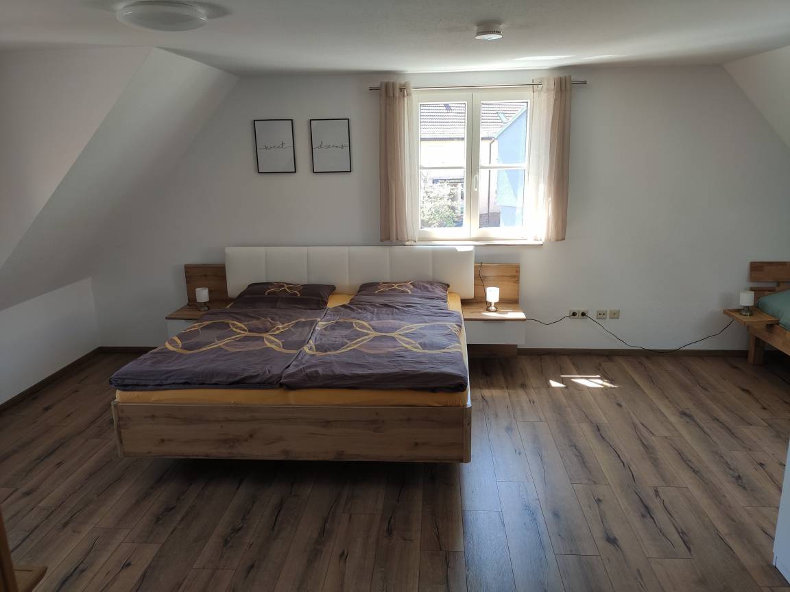 105 M² Ferienwohnung ∙ 2 Schlafzimmer ∙ 5 Gäste - Kirchheim unter Teck