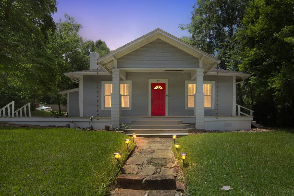 139 M² House ∙ 3 Bedrooms ∙ 8 Guests - Nacogdoches, TX