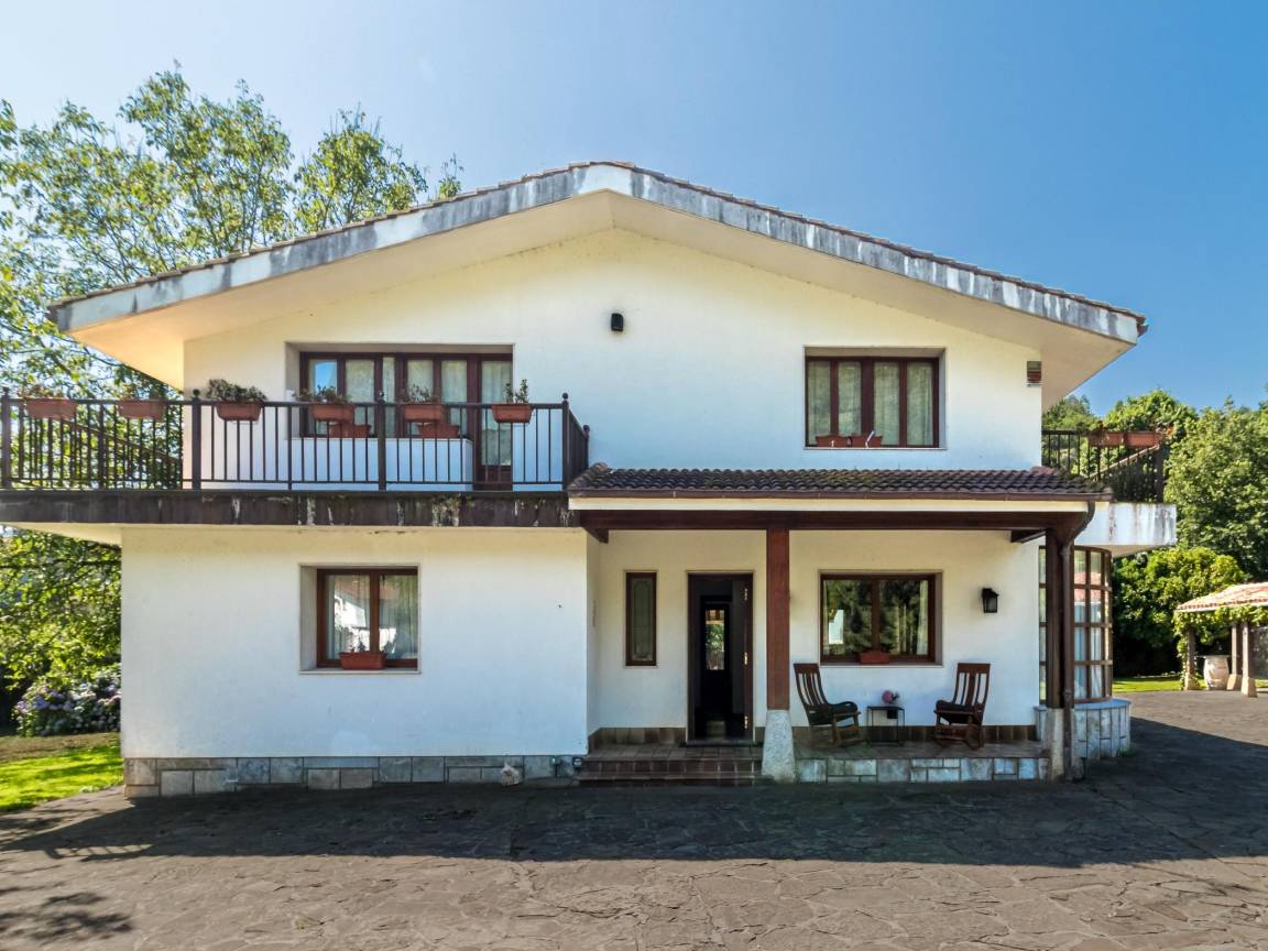 200 M² Villa ∙ 5 Habitaciones ∙ 10 Huéspedes - Laredo, España