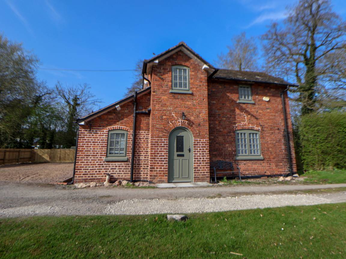Cottage ∙ 2 Bedrooms ∙ 4 Guests - Nantwich