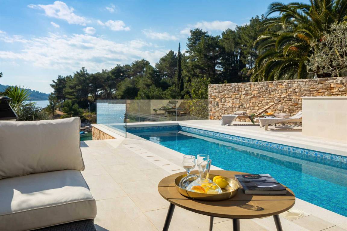 270 M² Villa ∙ 4 Bedrooms ∙ 8 Guests - Vela Luka