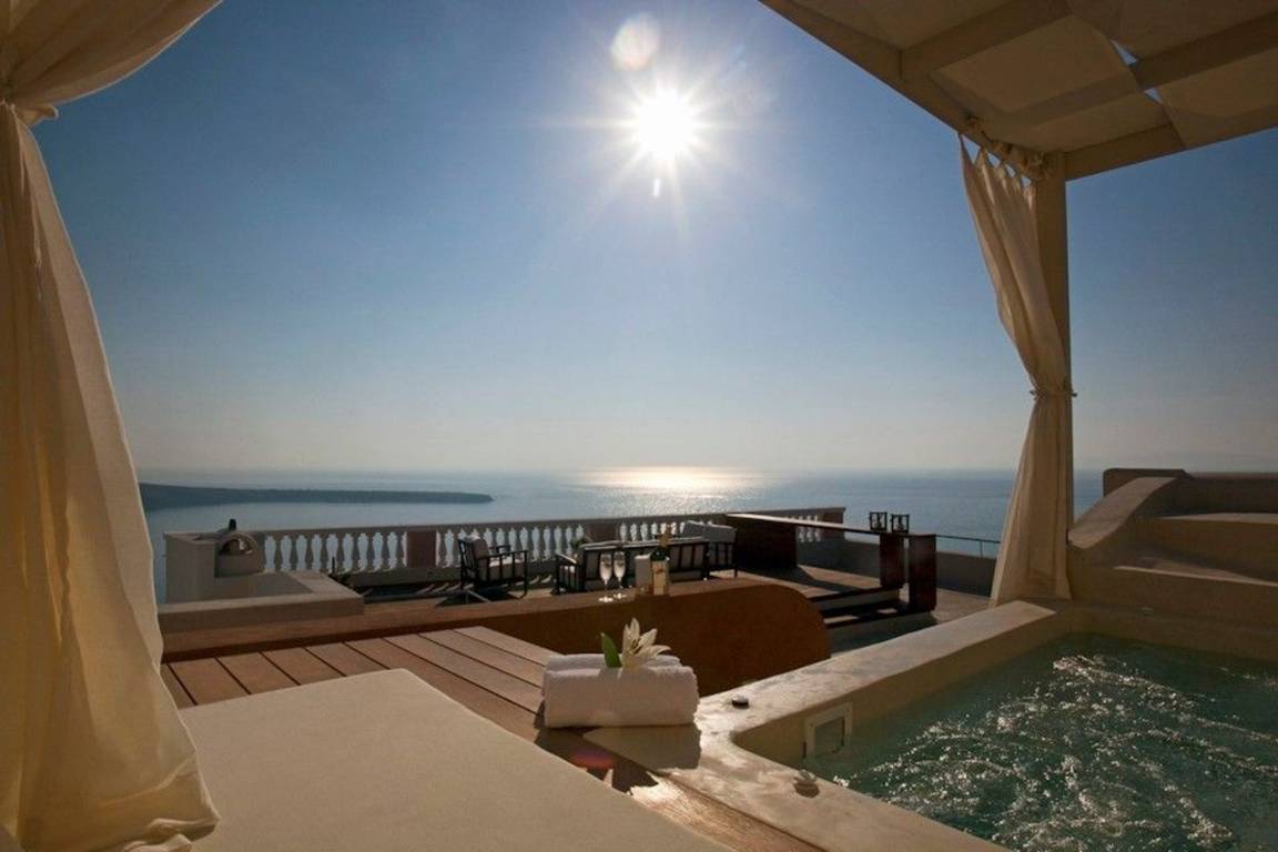 Villa ∙ 4 Bedrooms ∙ 10 Guests - Oia
