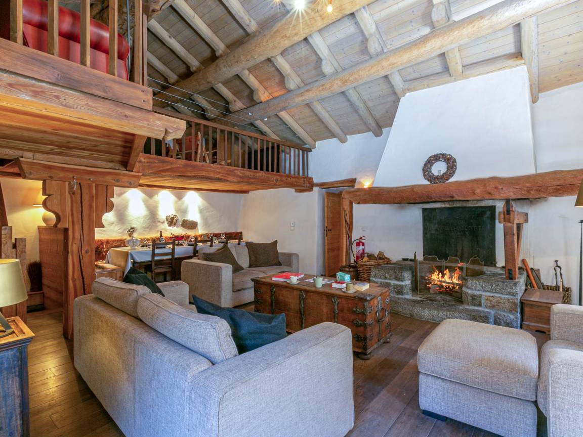 152 M² Chalet ∙ 4 Bedrooms ∙ 8 Guests - Val-d'Isère