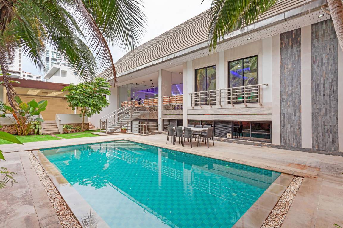 650 M² Villa ∙ 4 Chambres ∙ 8 Personnes - Pattaya