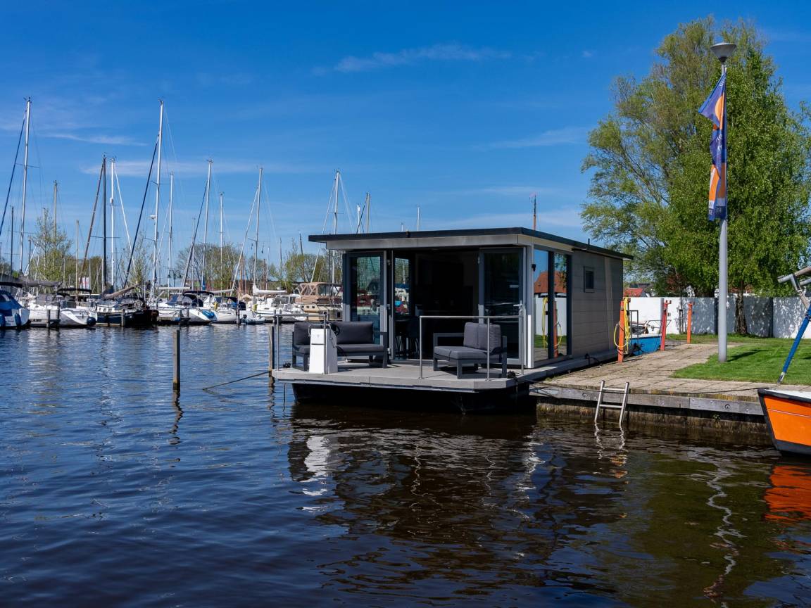 30 M² Houseboat ∙ 2 Bedrooms ∙ 4 Guests - Lemmer