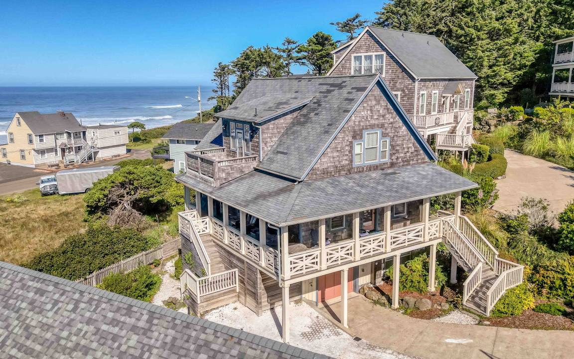 241 M² House ∙ 4 Bedrooms ∙ 14 Guests - Lincoln City, OR