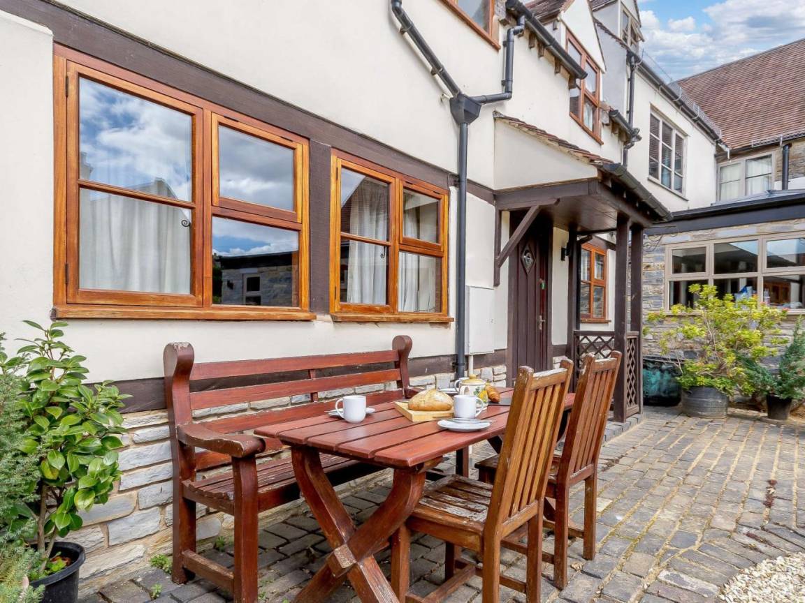 Cottage ∙ 2 Bedrooms ∙ 4 Guests - Evesham