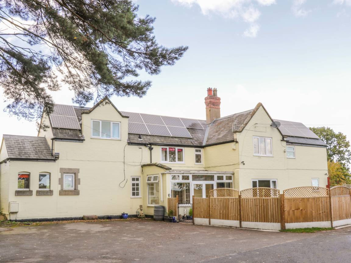 Cottage ∙ 5 Bedrooms ∙ 10 Guests - Shropshire