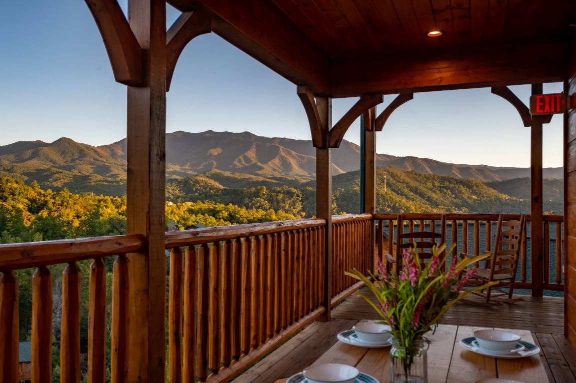 372 M² House ∙ 6 Bedrooms ∙ 22 Guests - Gatlinburg, TN
