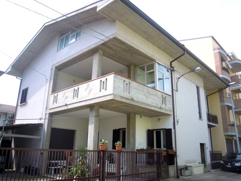 120 M² Apartamento ∙ 3 Habitaciones ∙ 6 Huéspedes - Alba Adriatica