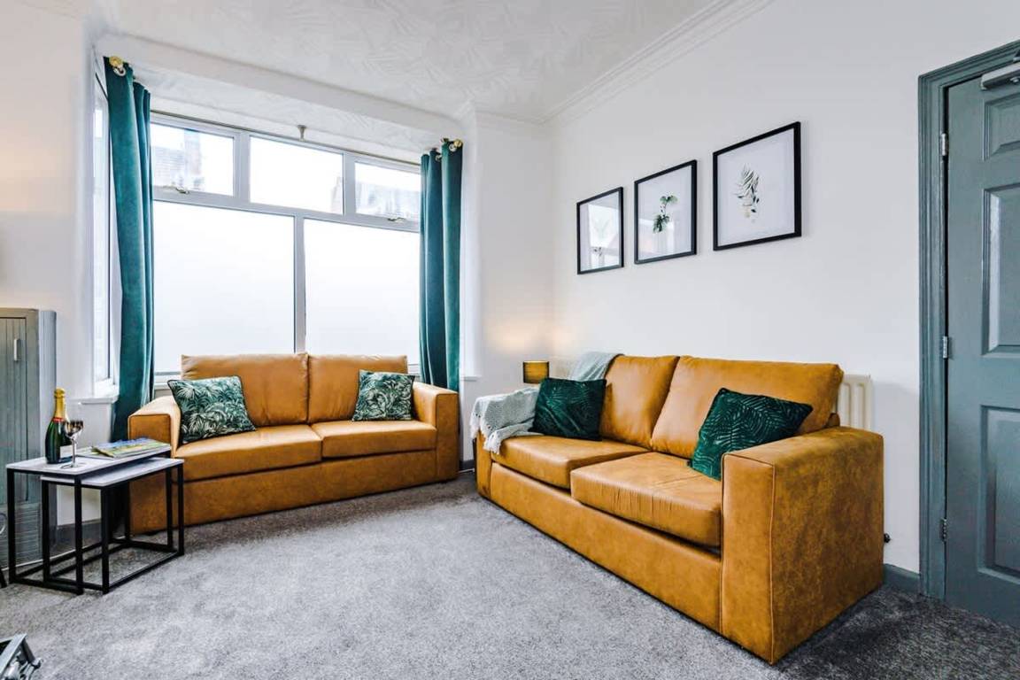 Ferienwohnung ∙ 4 Schlafzimmer ∙ 8 Gäste - Crewe