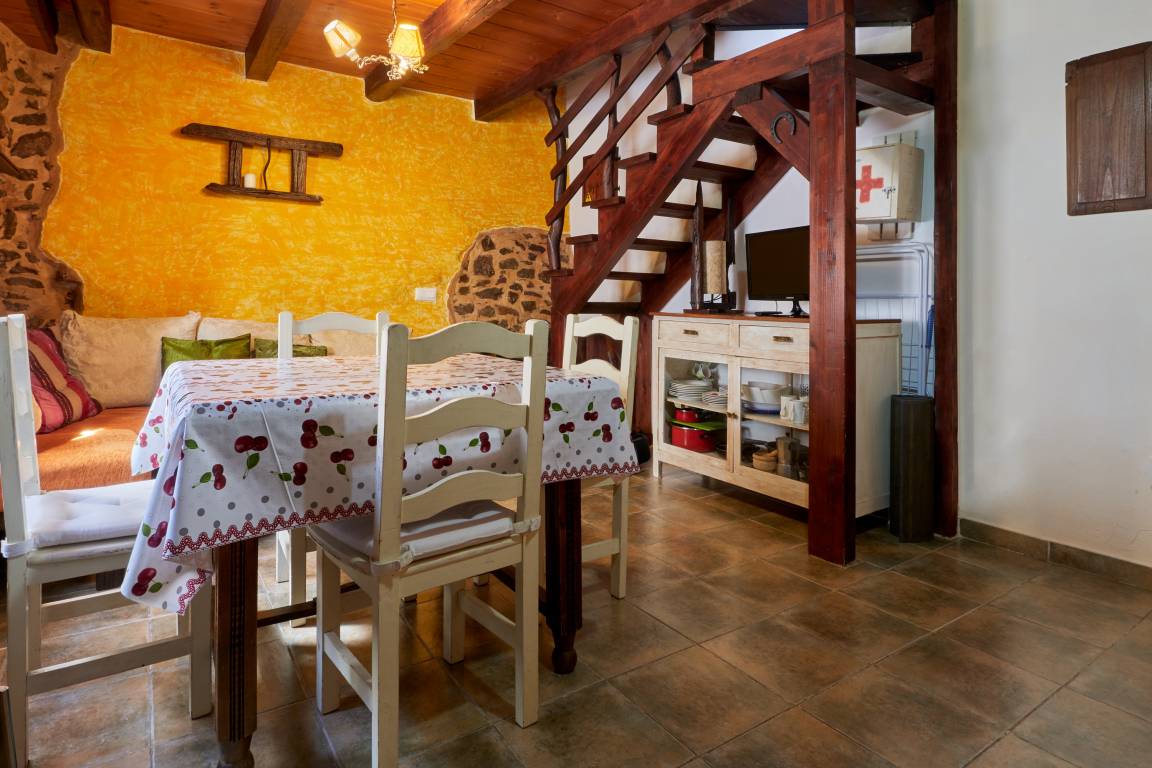 65 M² Casa ∙ 2 Habitaciones ∙ 4 Huéspedes - Bembibre