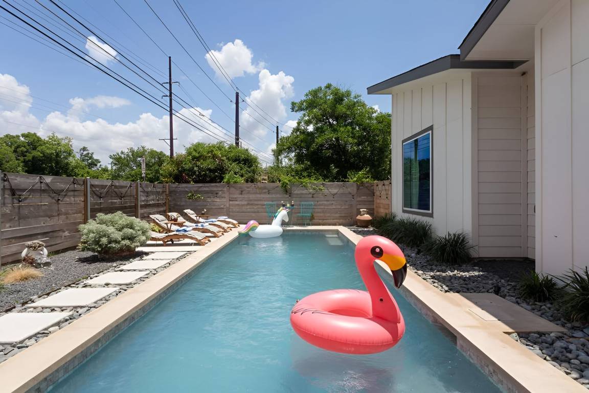 House ∙ 4 Bedrooms ∙ 16 Guests - Austin, TX