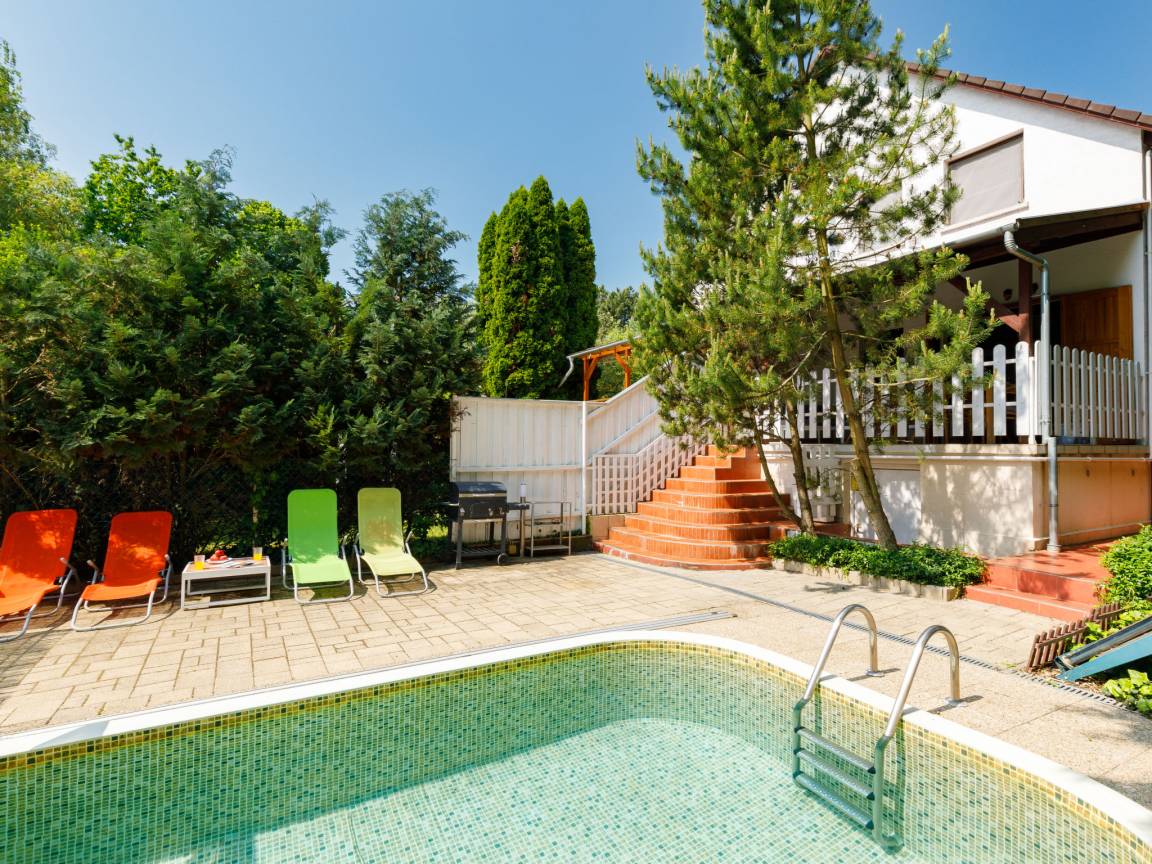 80 M² Ferienhaus ∙ 2 Schlafzimmer ∙ 6 Gäste - Balatonalmádi