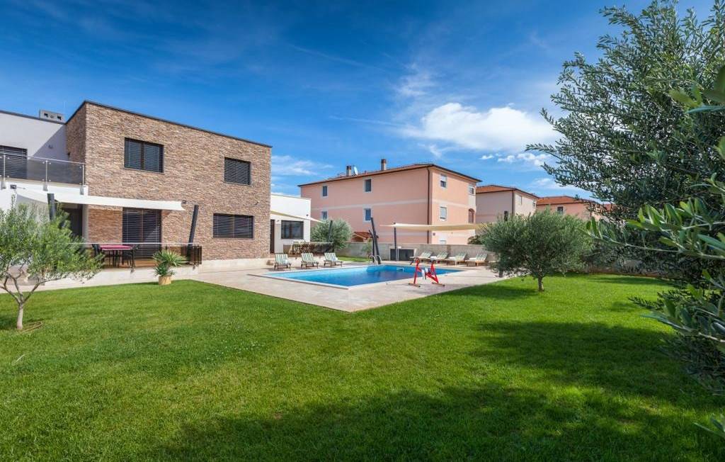 210 M² Villa ∙ 4 Chambres ∙ 8 Personnes - Premantura