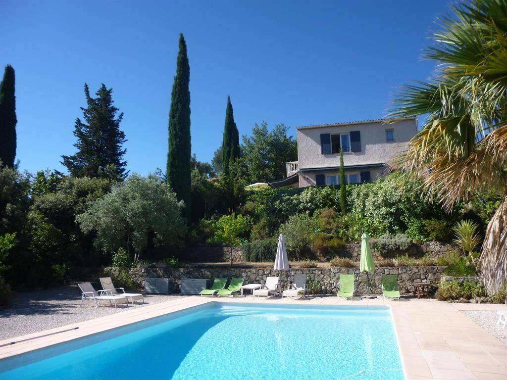 150 M² Villa ∙ 4 Bedrooms ∙ 8 Guests - Draguignan