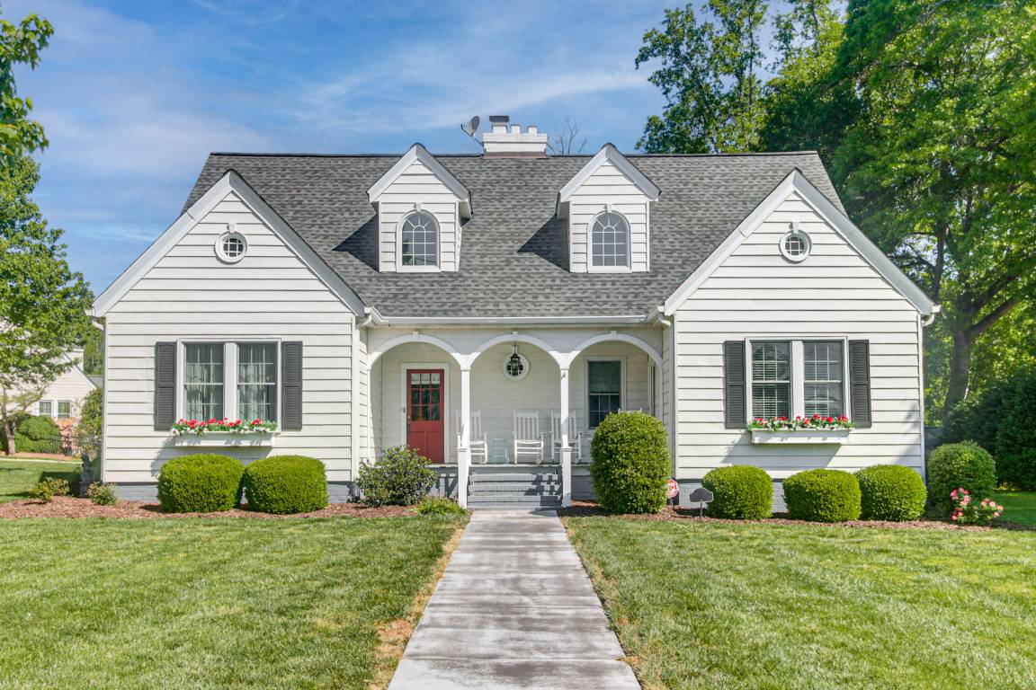 257 M² House ∙ 6 Bedrooms ∙ 12 Guests - Belmont, NC