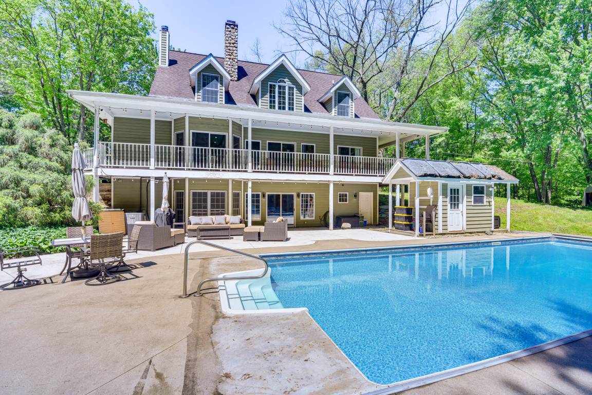 408 M² House ∙ 7 Bedrooms ∙ 16 Guests - LaPorte County, IN