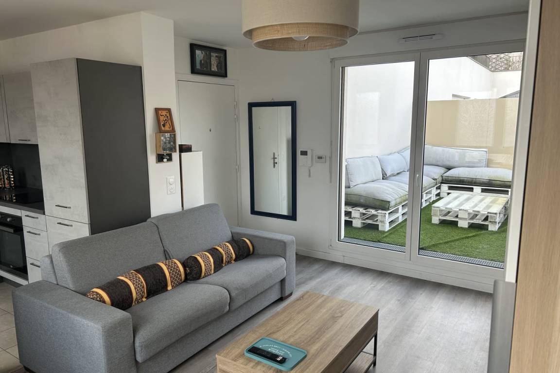 62 M² Huoneisto ∙ 2 Makuuhuonetta ∙ 6 Vierasta - Aubervilliers