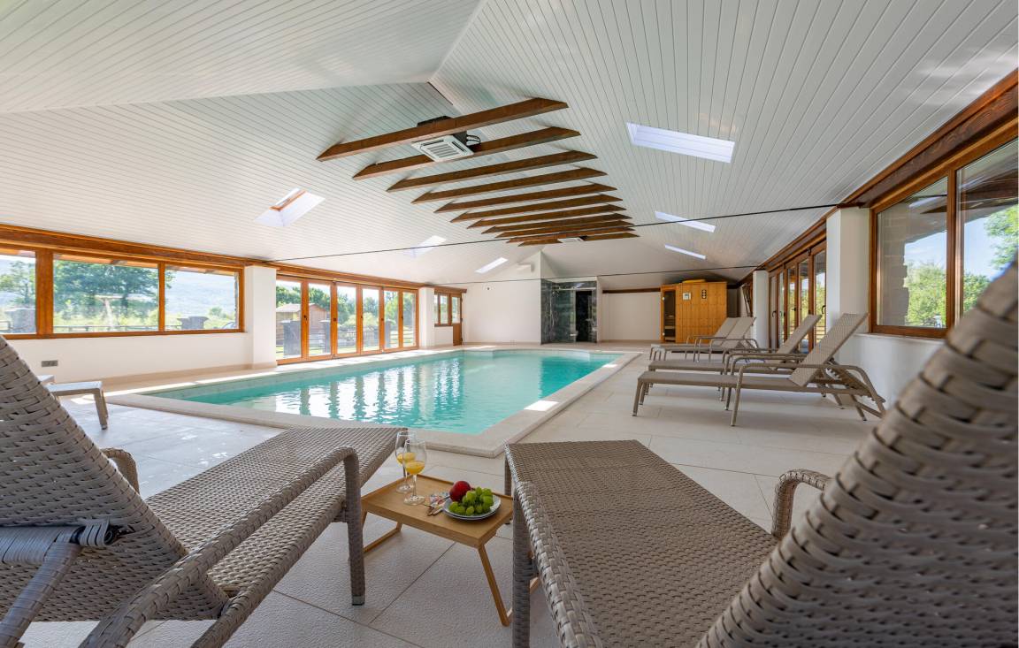 370 M² Ferienhaus ∙ 3 Schlafzimmer ∙ 8 Gäste - Gospić