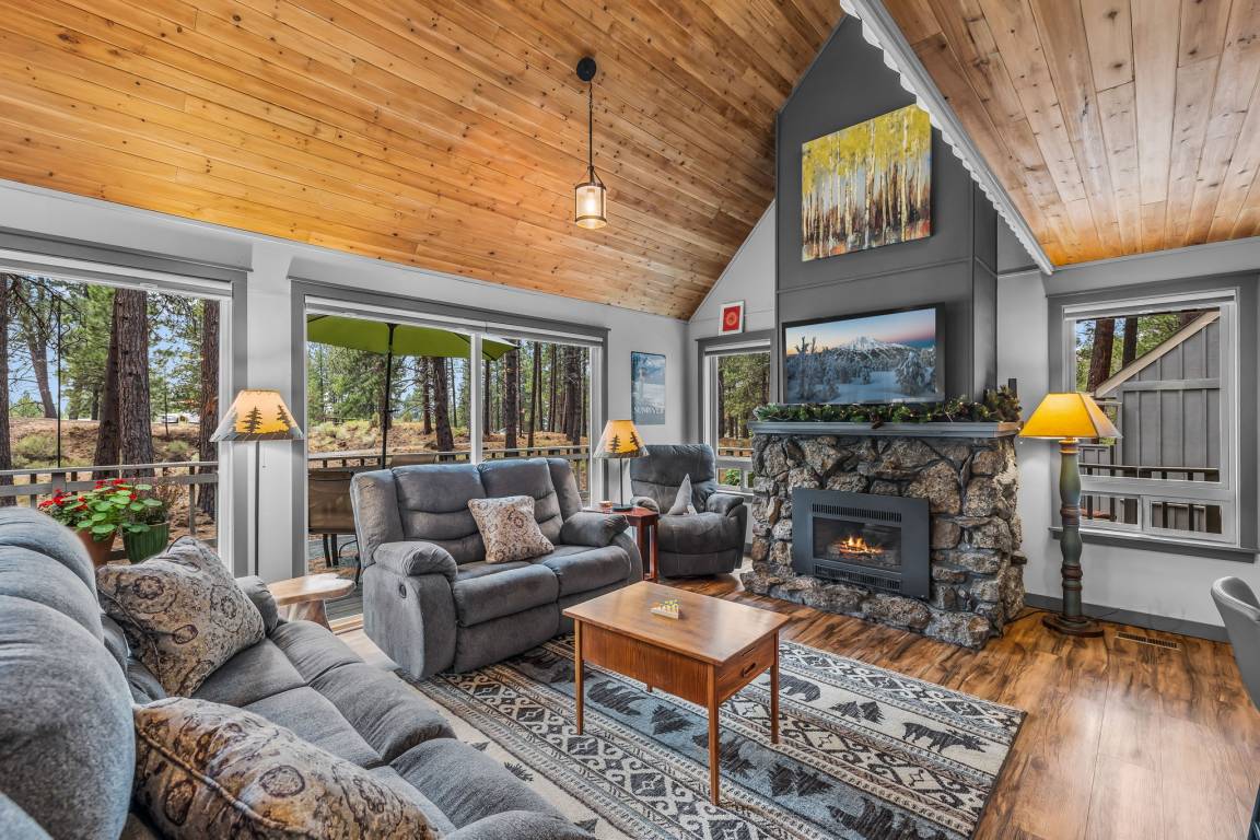 140 M² House ∙ 2 Bedrooms ∙ 8 Guests - Sunriver, OR