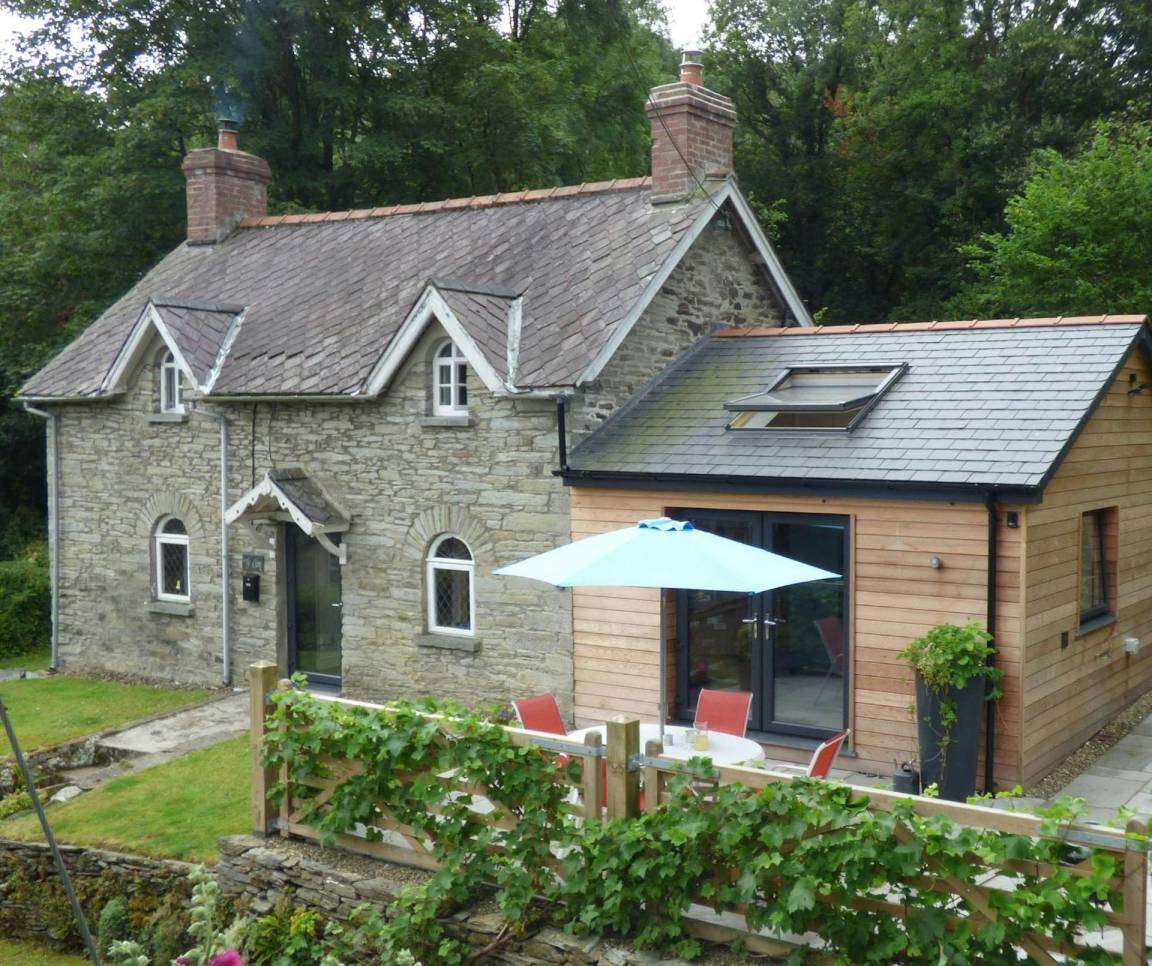 80 M² Cottage ∙ 2 Bedrooms ∙ 4 Guests - Cardigan