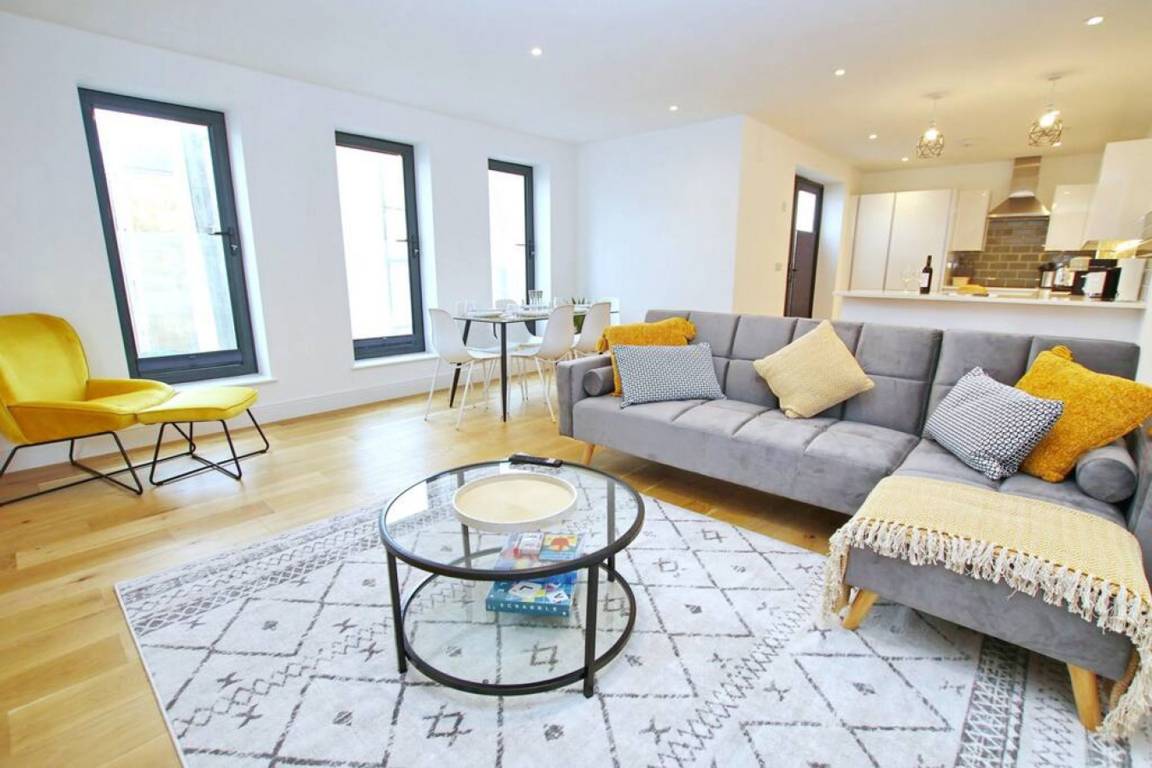 Apartment ∙ 2 Bedrooms ∙ 6 Guests - Worthing Beach