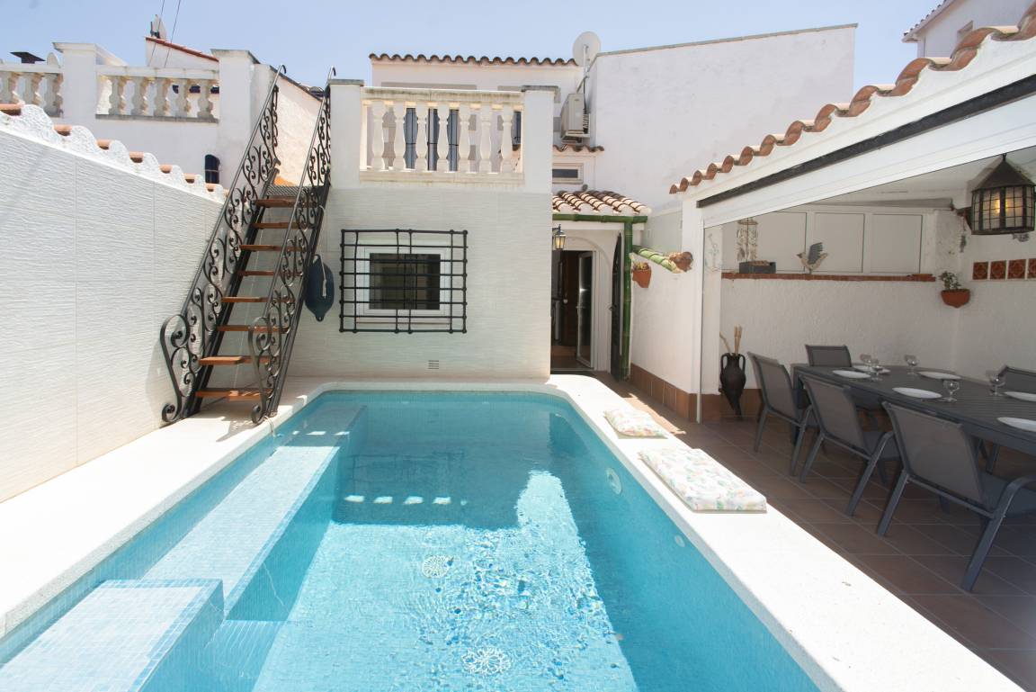115 M² Villa ∙ 3 Habitaciones ∙ 7 Huéspedes - Empuriabrava