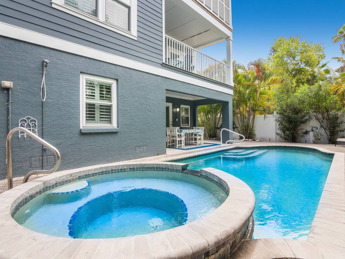 134 M² House ∙ 2 Bedrooms ∙ 6 Guests - Bradenton Beach, FL