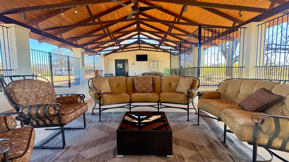 144 M² House ∙ 2 Bedrooms ∙ 6 Guests - Fredericksburg, TX
