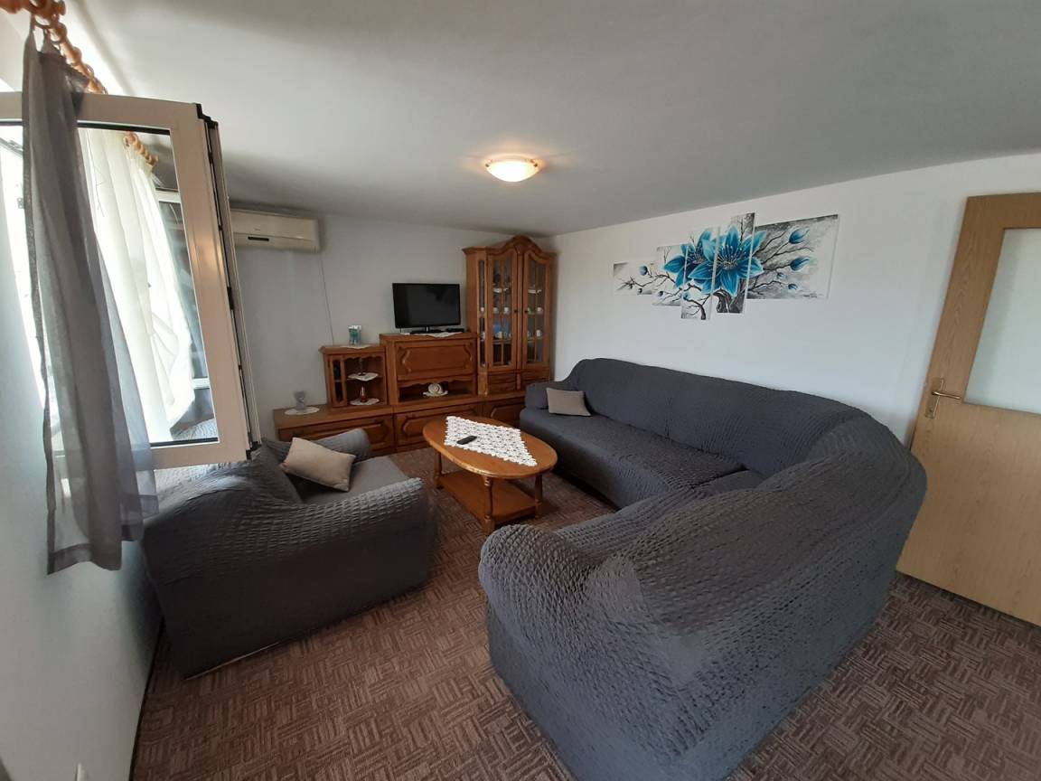 100 M² Ferienwohnung ∙ 2 Schlafzimmer ∙ 6 Gäste - Maslinica