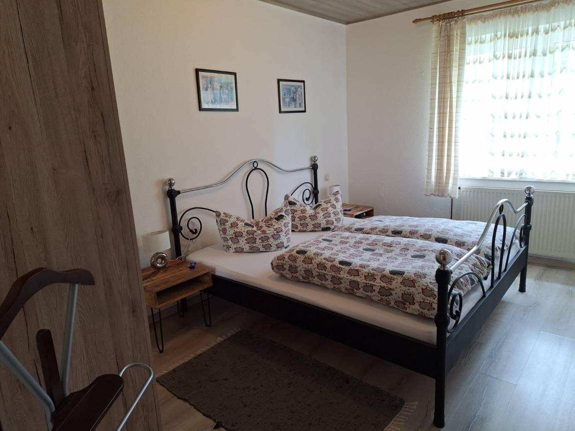 70 M² Ferienwohnung ∙ 2 Schlafzimmer ∙ 4 Gäste - Bispingen