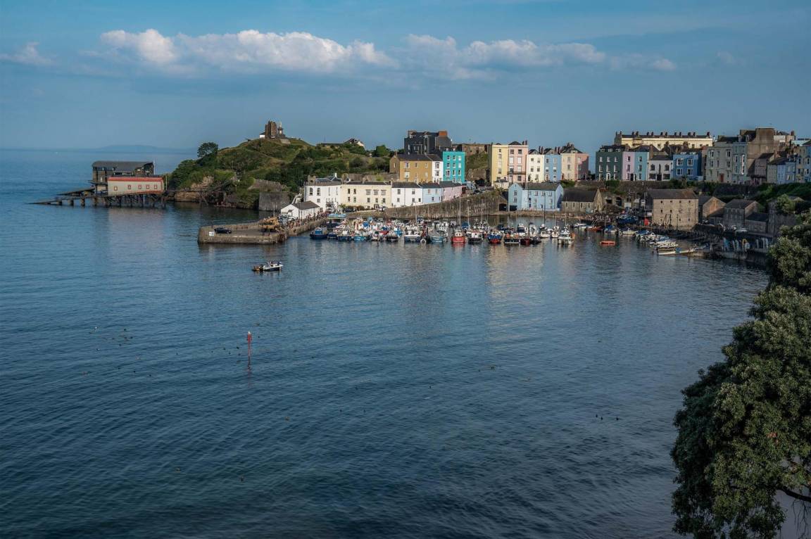 74 M² Apartment ∙ 2 Bedrooms ∙ 5 Guests - Tenby