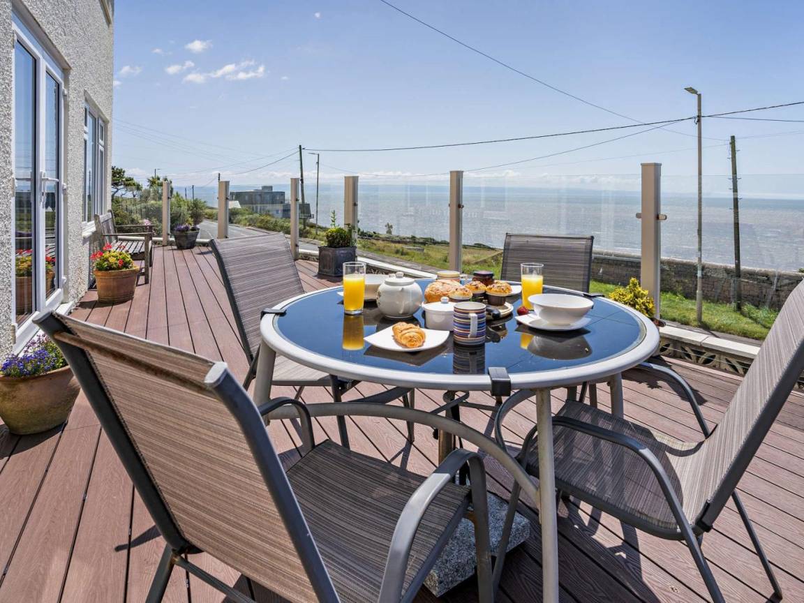 Cottage ∙ 4 Bedrooms ∙ 6 Guests - Bridgend