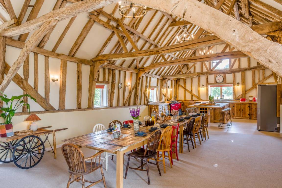 Cottage ∙ 6 Bedrooms ∙ 12 Guests - Colchester