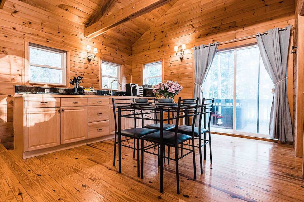 Apartment ∙ 1 Bedroom ∙ 4 Guests - Waterville, ME