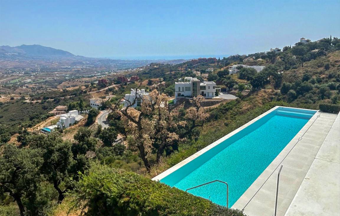 700 M² House ∙ 6 Bedrooms ∙ 12 Guests - Sitio de Calahonda