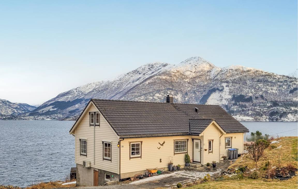 170 M² House ∙ 4 Bedrooms ∙ 8 Guests - Jondal