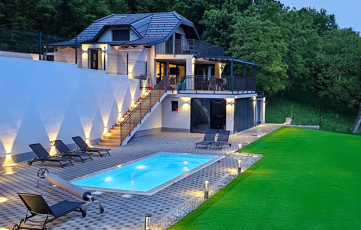 115 M² Ferienhaus ∙ 2 Schlafzimmer ∙ 6 Gäste - Zagreb