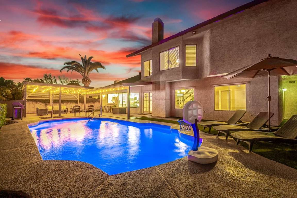 House ∙ 4 Bedrooms ∙ 10 Guests - Chandler, AZ