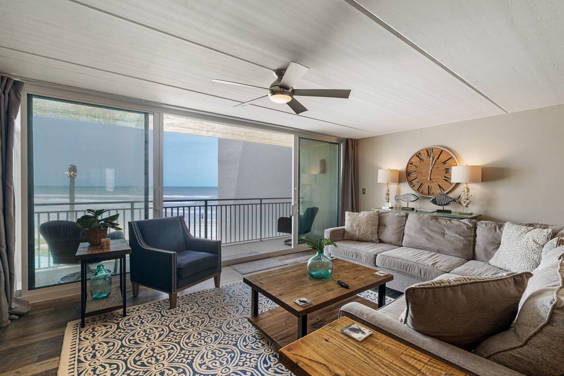 House ∙ 2 Bedrooms ∙ 6 Guests - New Smyrna Beach, FL