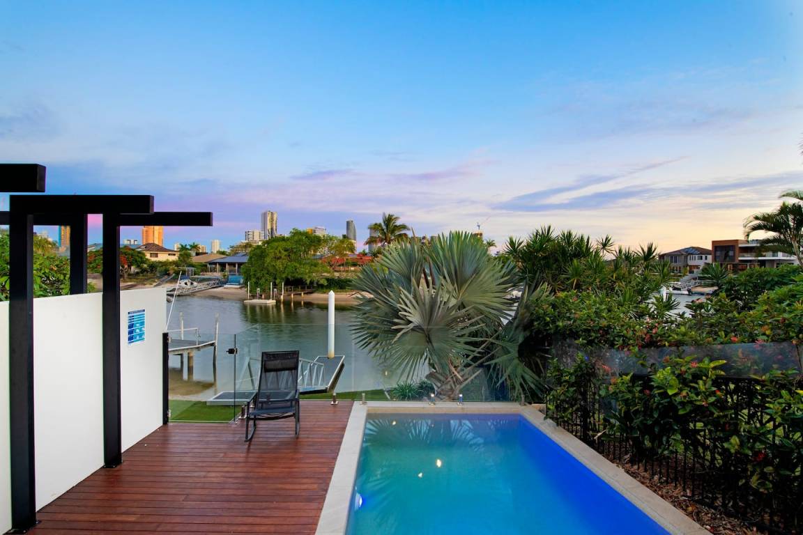 285 M² House ∙ 5 Bedrooms ∙ 10 Guests - Broadbeach