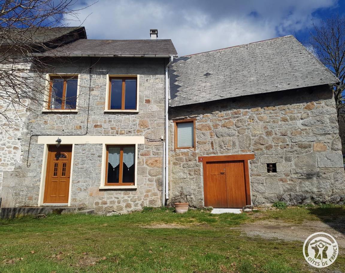 90 M² Gîte ∙ 2 Chambres ∙ 4 Personnes - Ussel